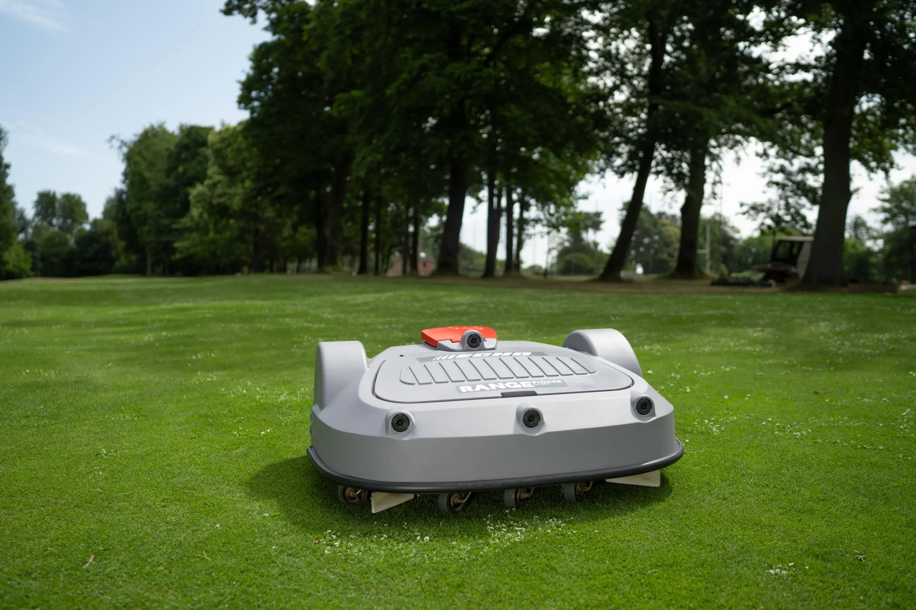 Robot ramasseur de balles de golf | EchoRobotics